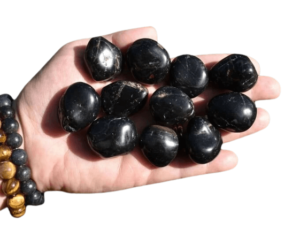 Black Onyx: Meaning, Properties, Benefits&Uses • The Green Crystal