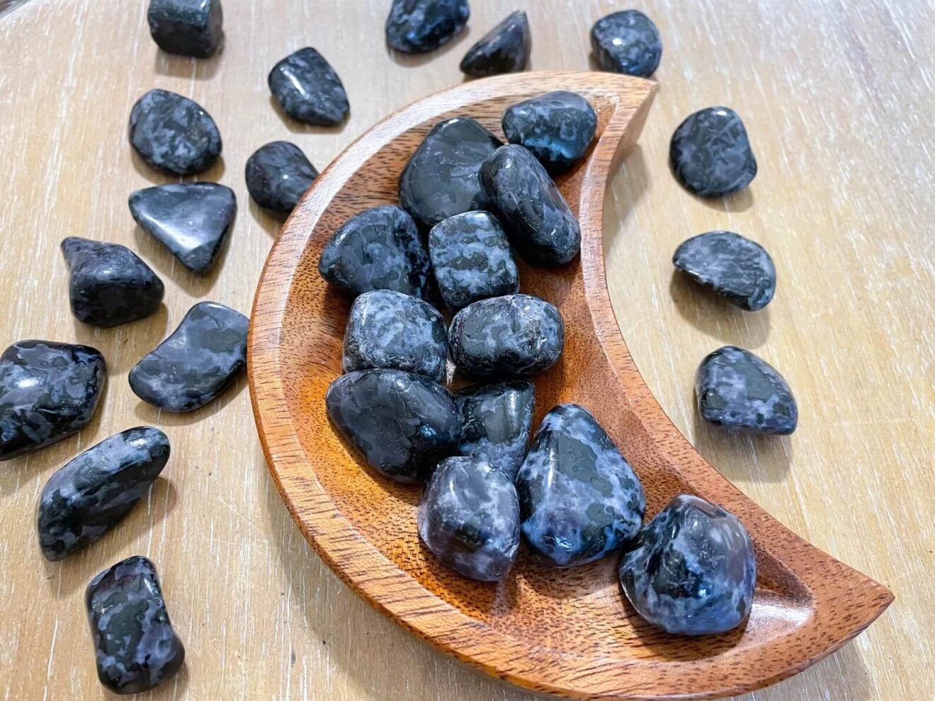 Indigo Gabbro (Mystic Merlinite) 101• The Green Crystal